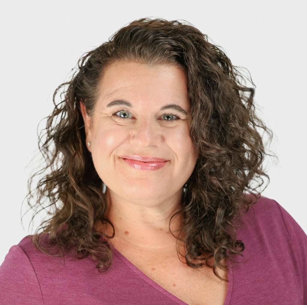 Meet Deb Davies – CanvasRebel Magazine