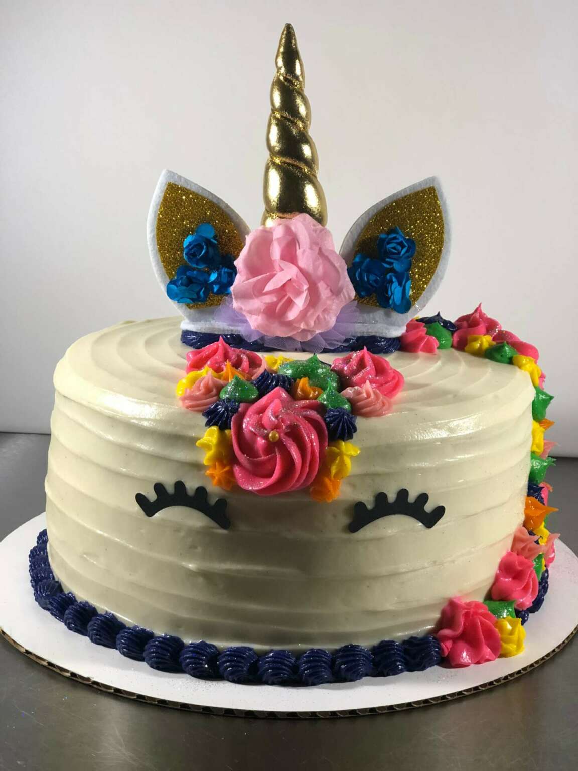 Meet Christina Logan-Rowe – CanvasRebel Magazine