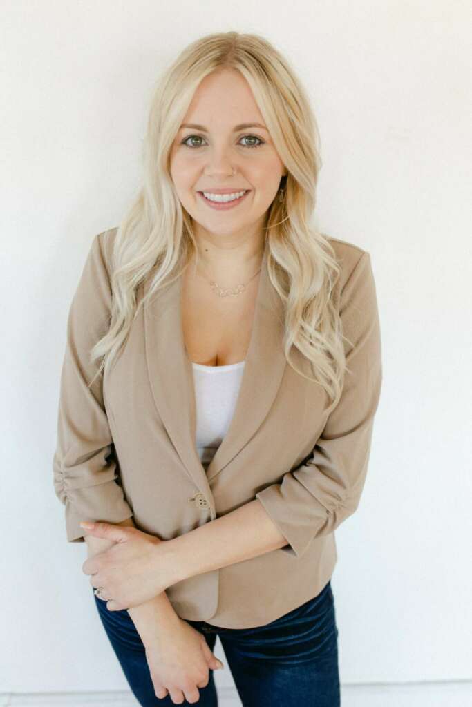 Meet Danielle Petty – CanvasRebel Magazine