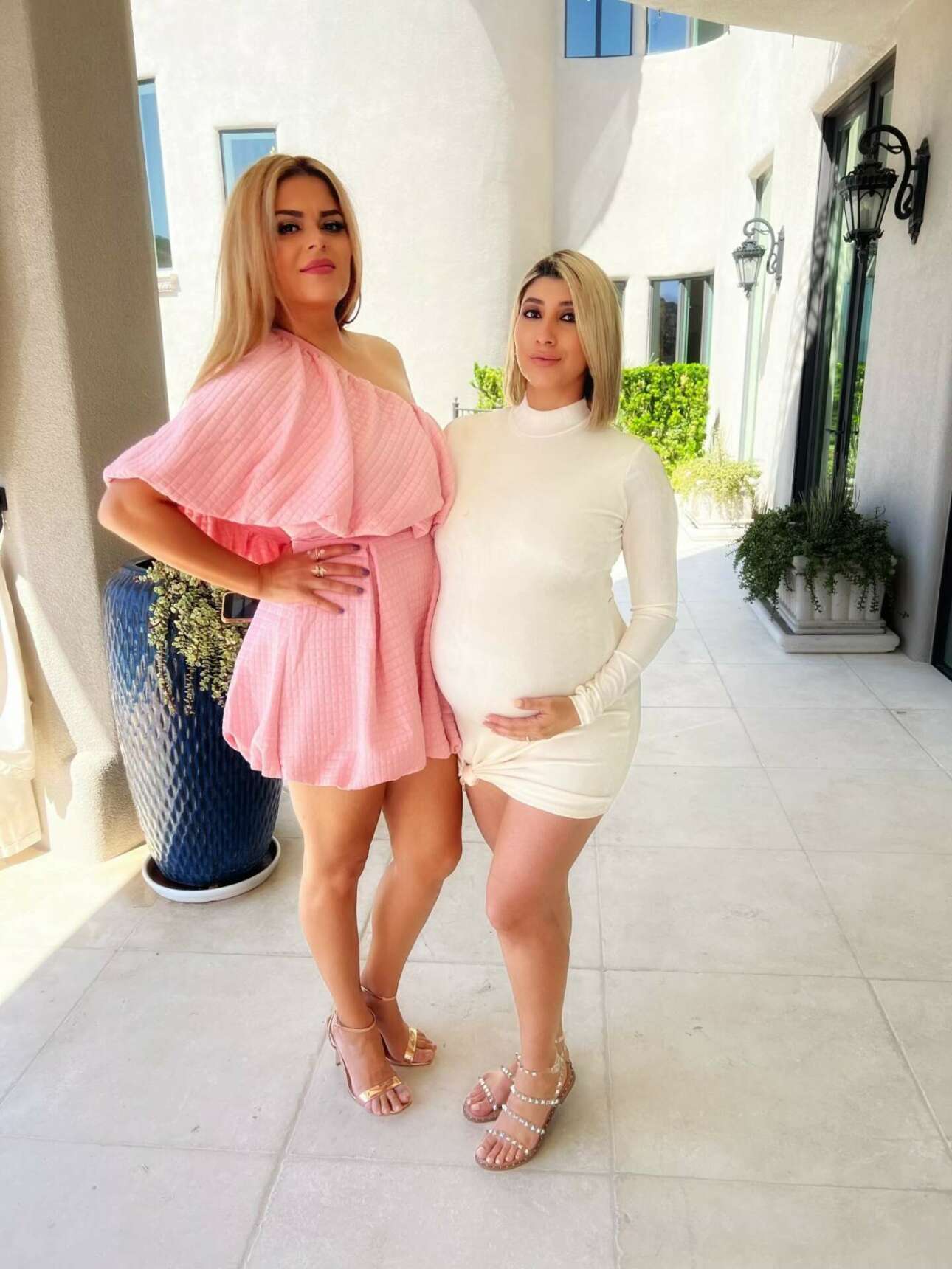 Meet Mona and Neda Derakhshan - CanvasRebel Magazine