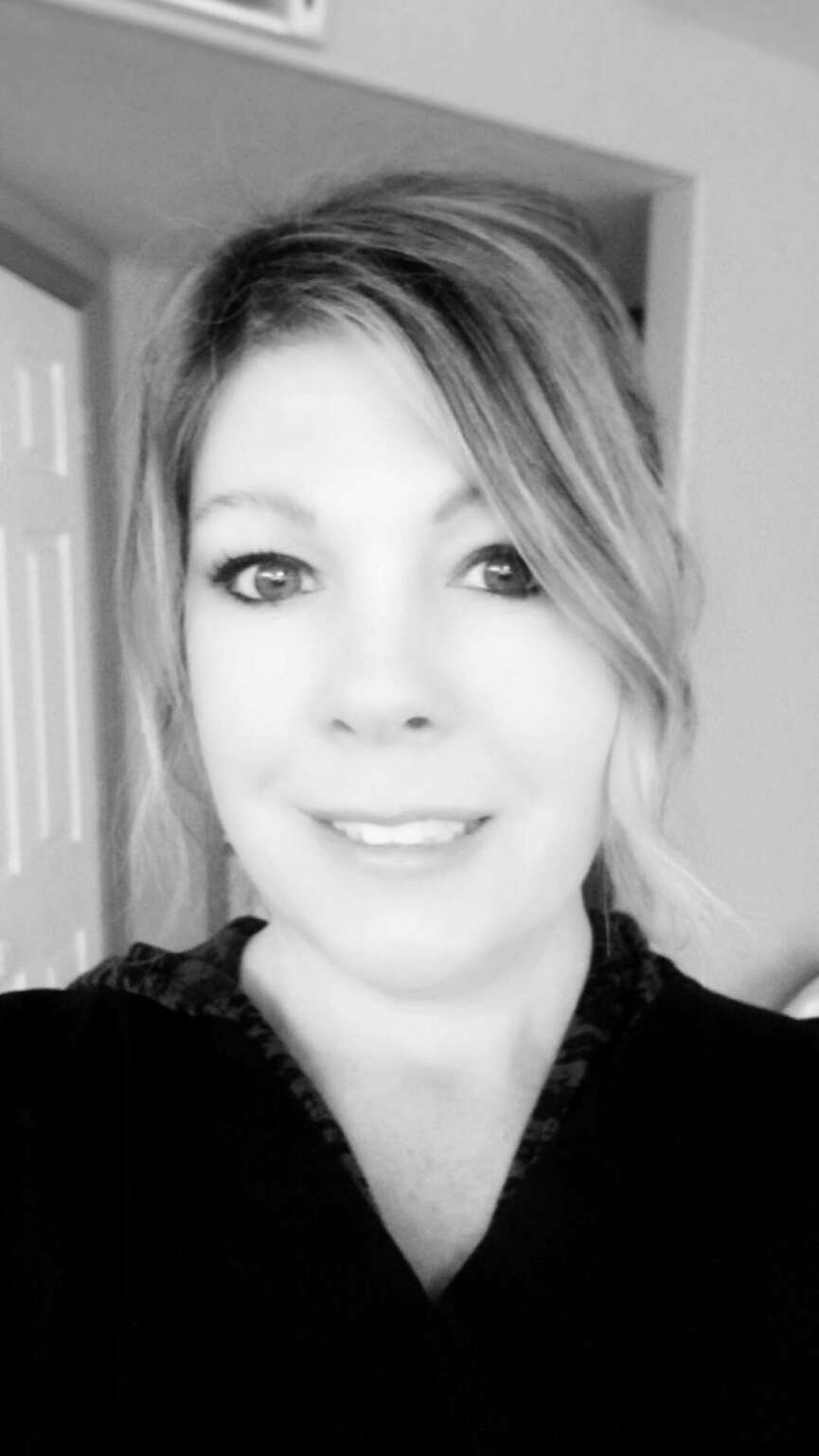 Meet Elizabeth Nielsen - CanvasRebel Magazine