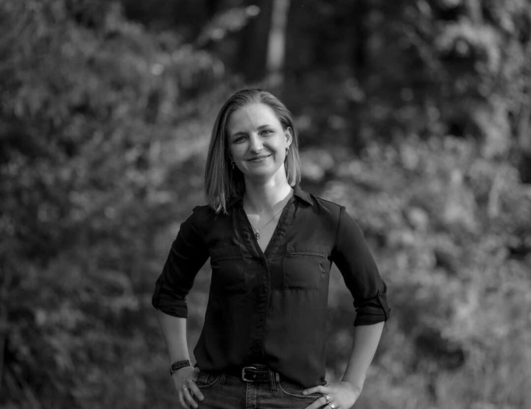 Meet Victoria Hawkins – CanvasRebel Magazine