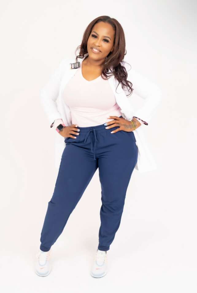 Meet Chelle Antoinette – CanvasRebel Magazine