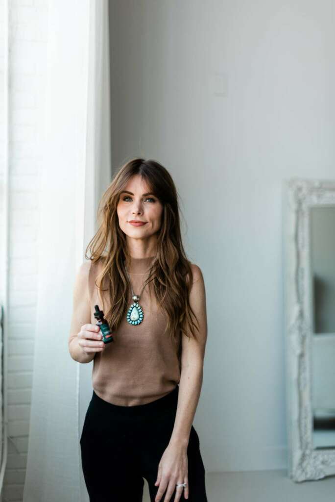 Meet Elizabeth Carlile - CanvasRebel Magazine