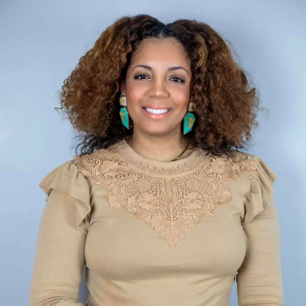 Meet Rachael Turner – CanvasRebel Magazine