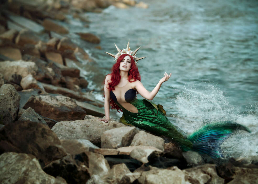 Meet Melina Molina - CanvasRebel Magazine