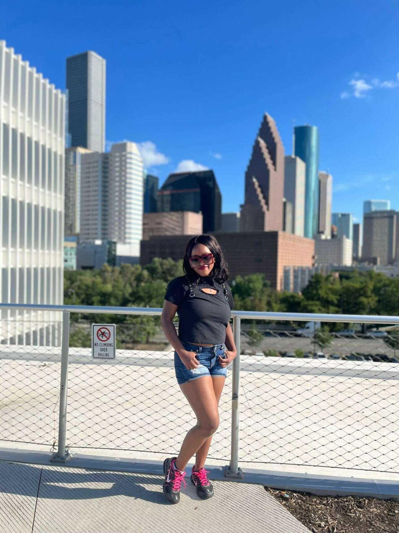 Meet Clio Lang – CanvasRebel Magazine