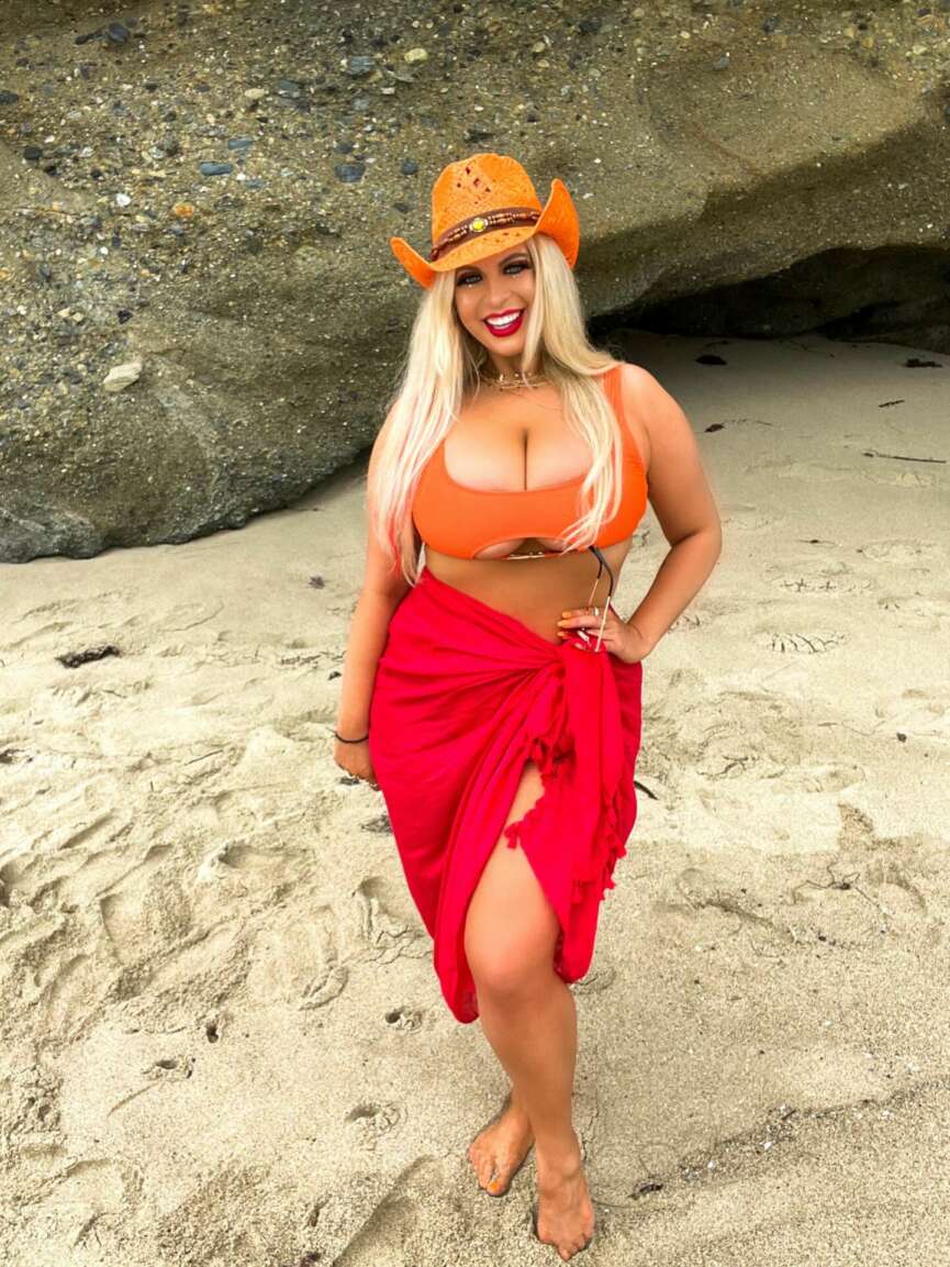 Meet Anna Henry - CanvasRebel Magazine