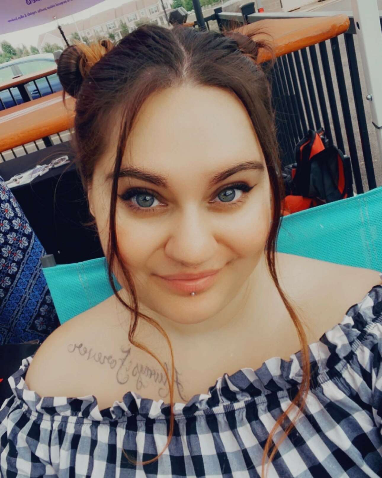 Meet Lindsey Roussel – CanvasRebel Magazine