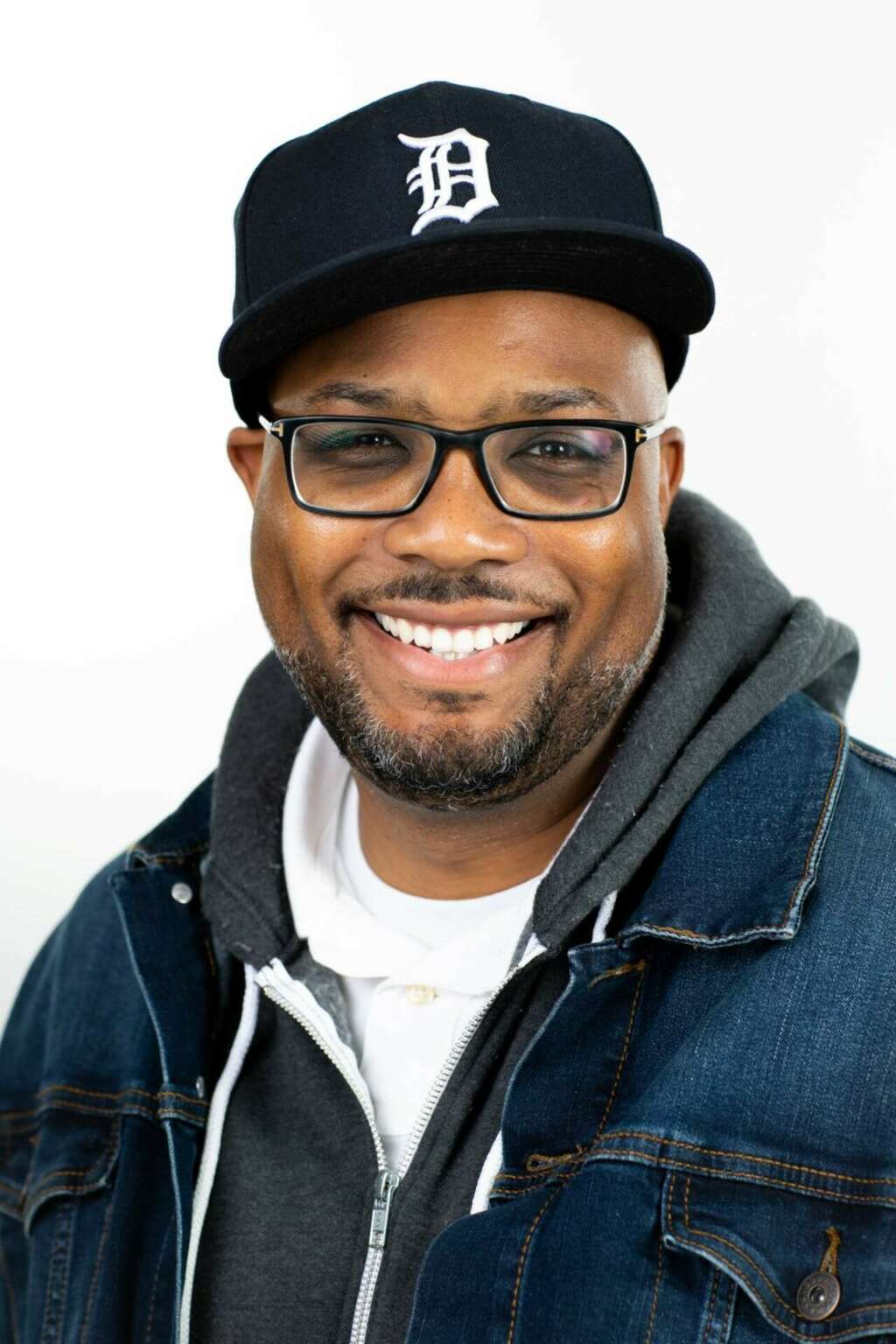 Meet Ron Elliott Jr. – CanvasRebel Magazine