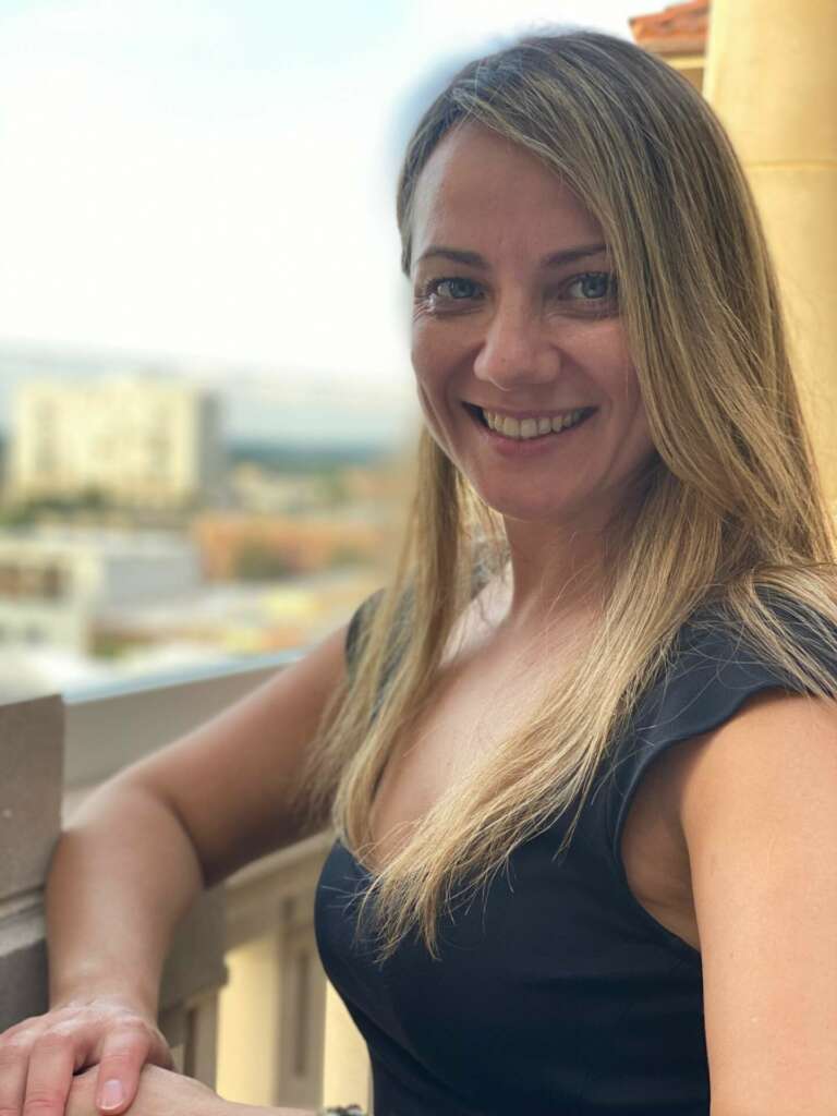 Meet Elena Fleming – CanvasRebel Magazine