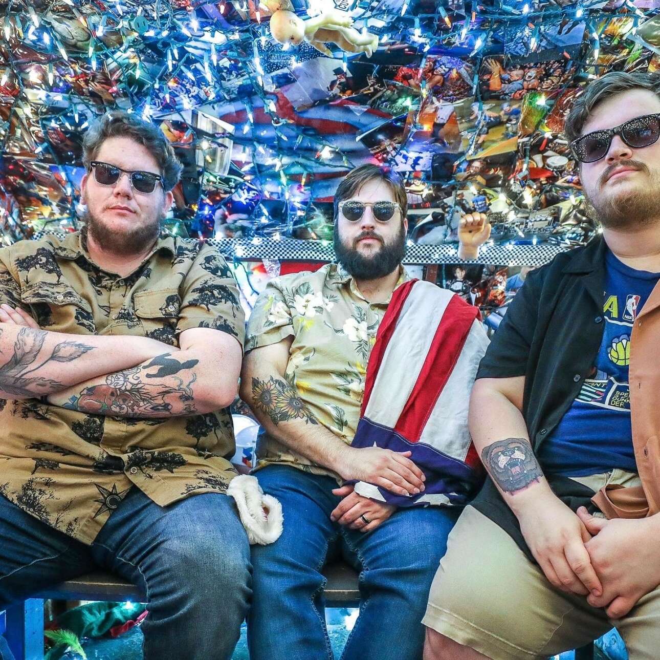 Meet Mike Hewlett & The Racket – CanvasRebel Magazine