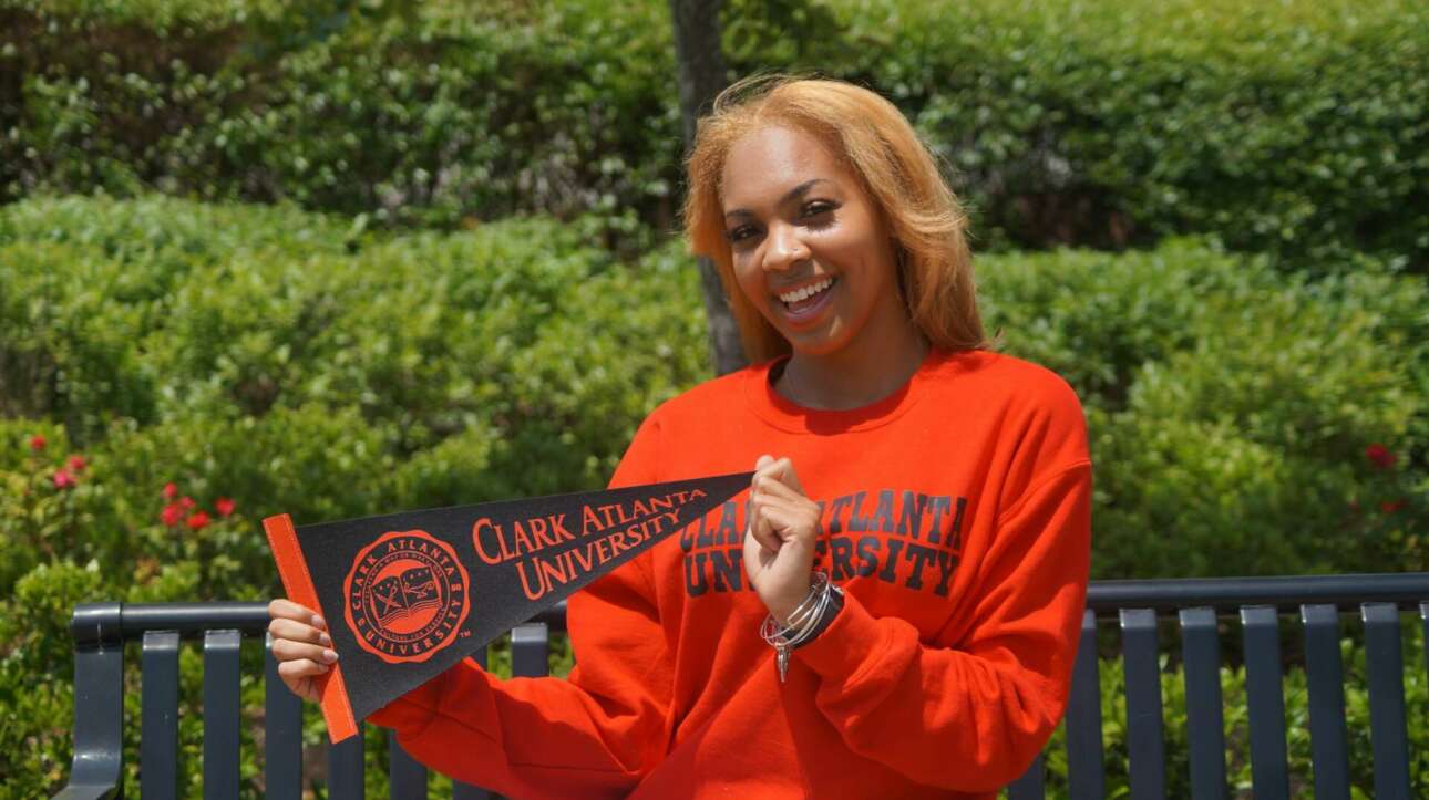 Meet Mya Lee - CanvasRebel Magazine