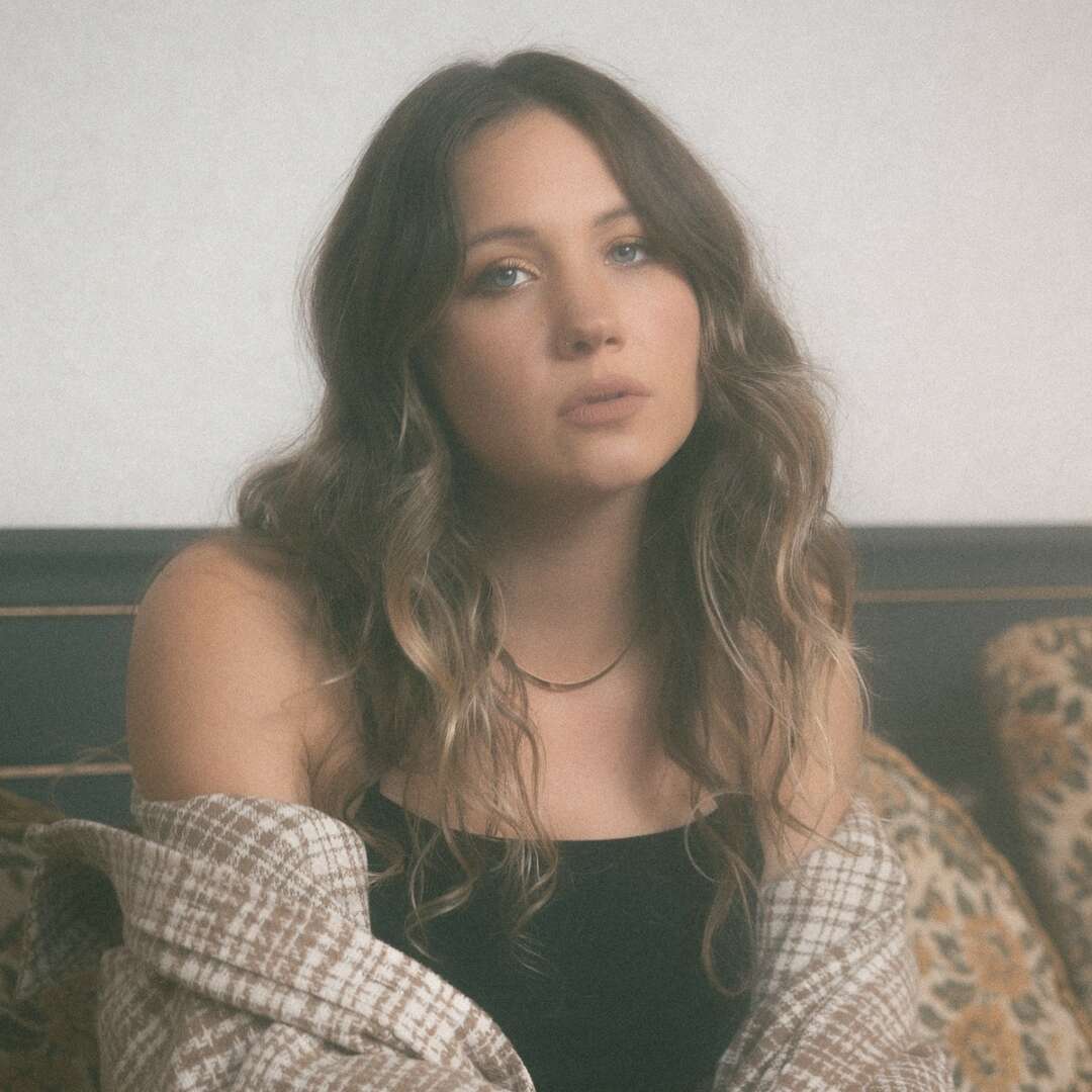 Meet Frankie Orella – CanvasRebel Magazine