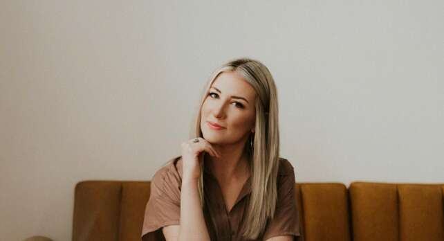 Meet Ellie McKinney – CanvasRebel Magazine