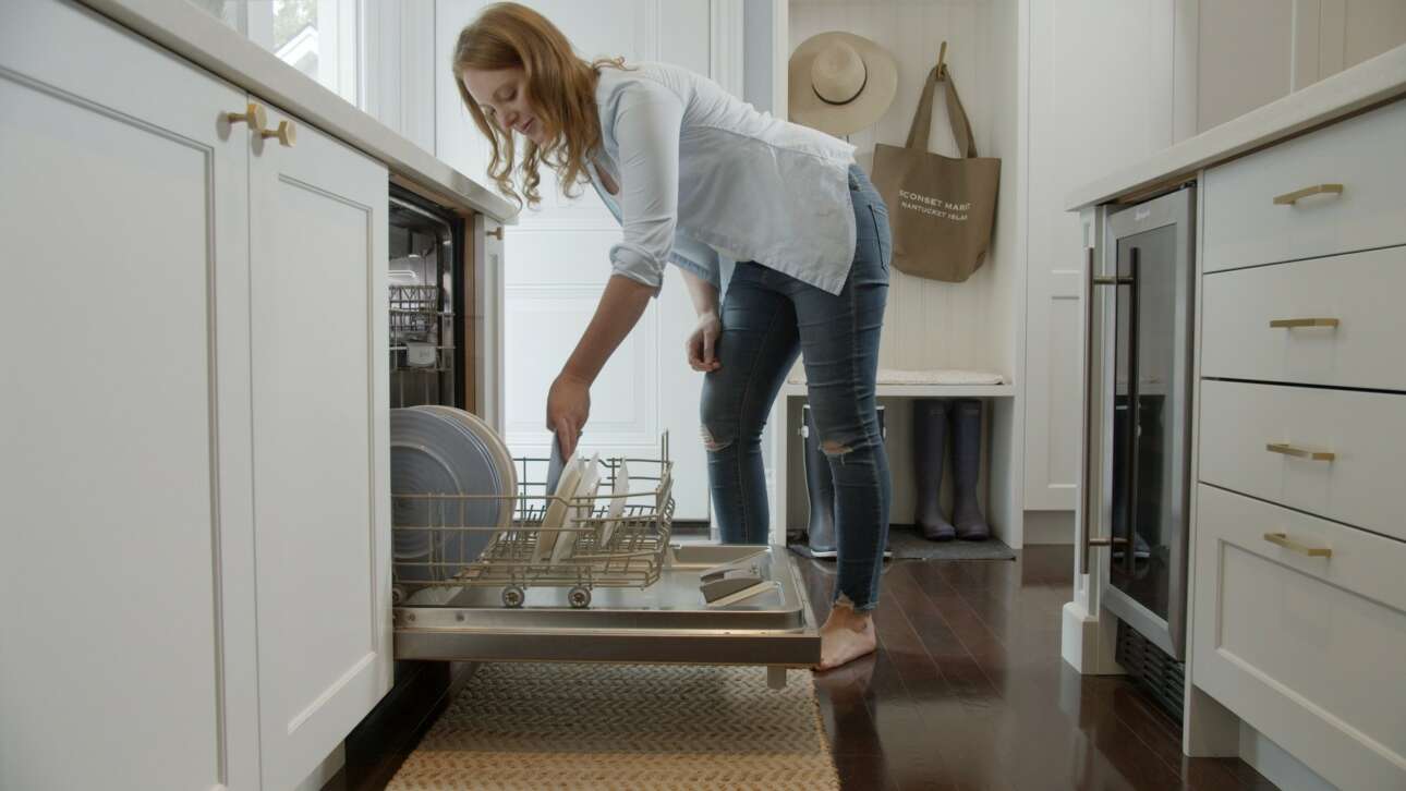 Meet Sarah Valiant. – CanvasRebel Magazine