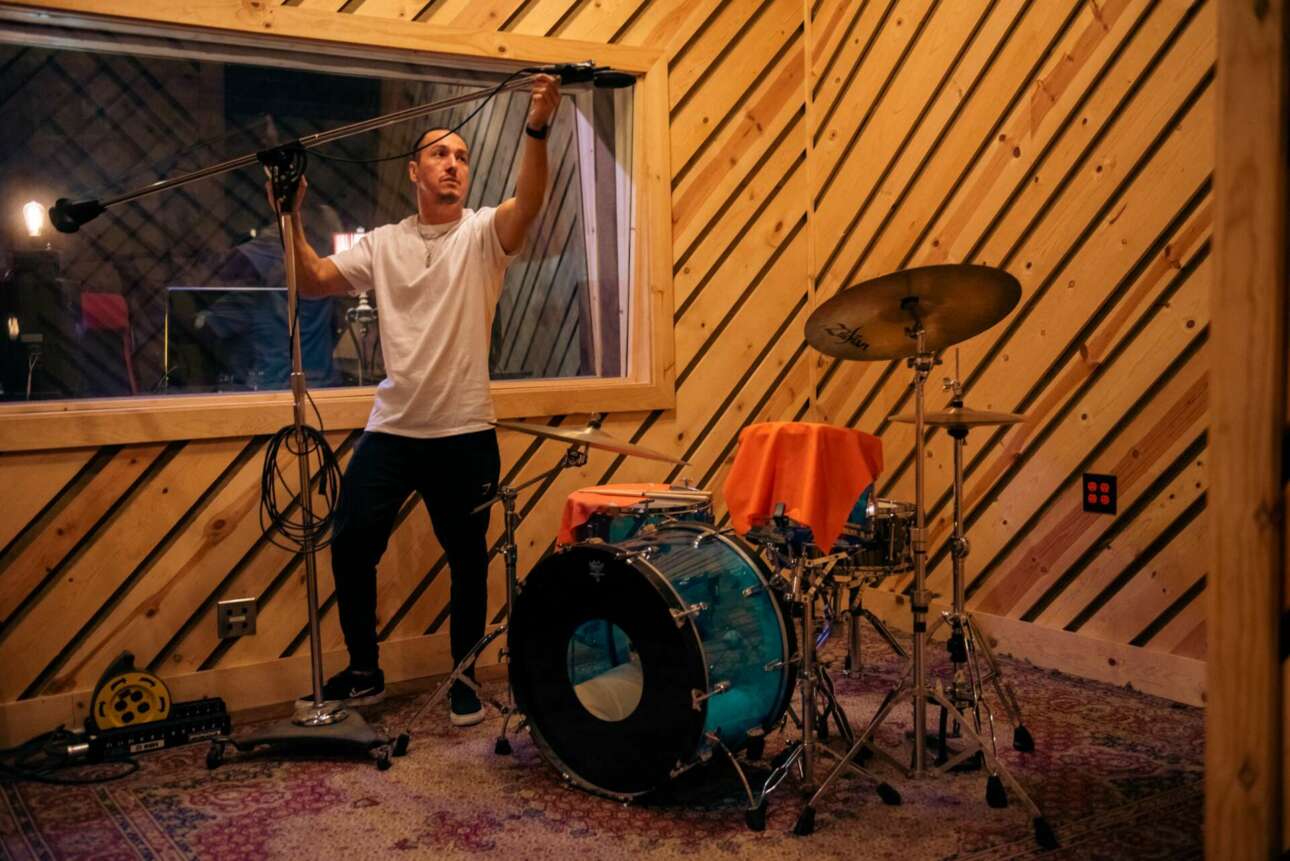 Meet Nigel Dean – CanvasRebel Magazine