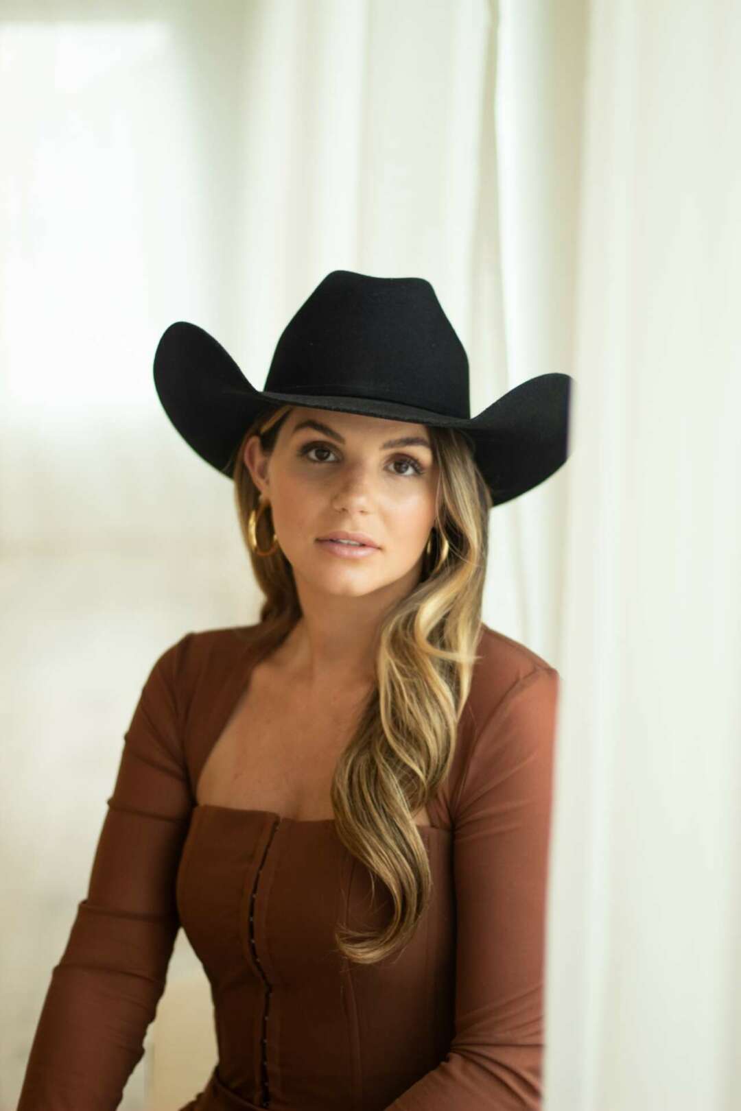 Meet Madison Stahl – CanvasRebel Magazine