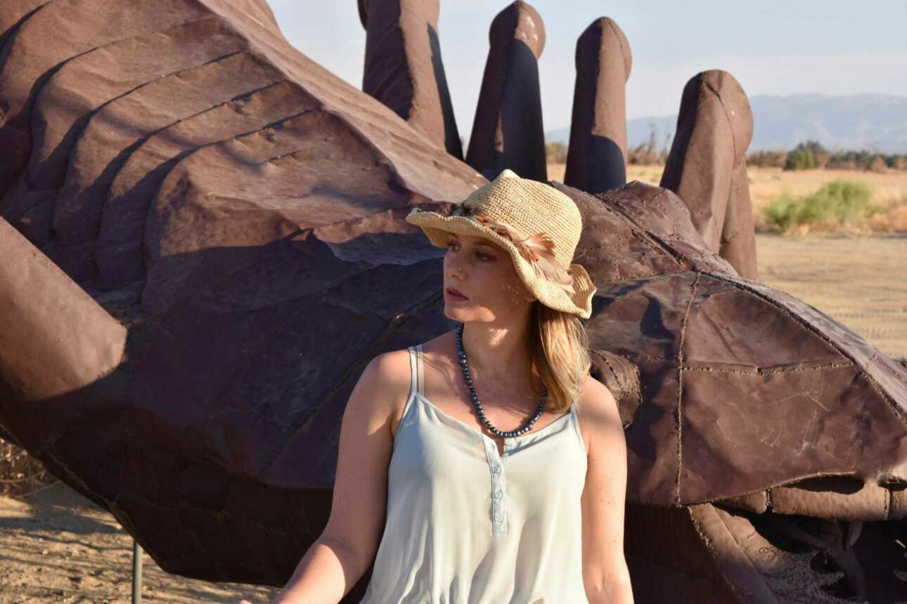 Meet Rebecca Noelle – CanvasRebel Magazine