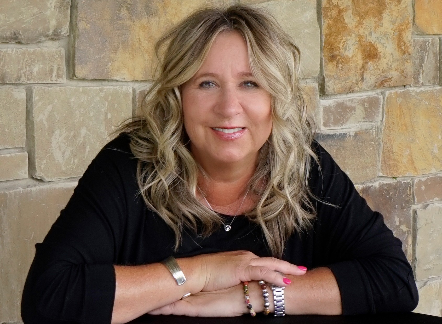 Meet Sherry Rennick – CanvasRebel Magazine