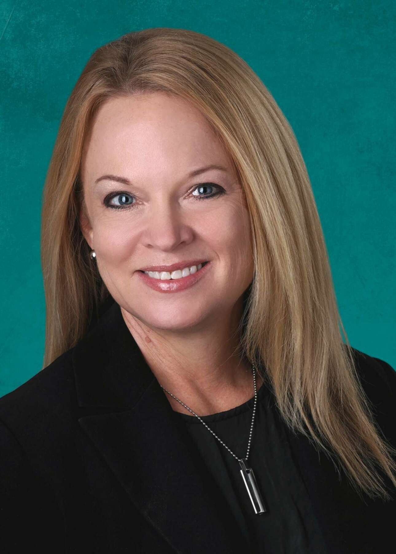 Meet Laurie Mann – CanvasRebel Magazine