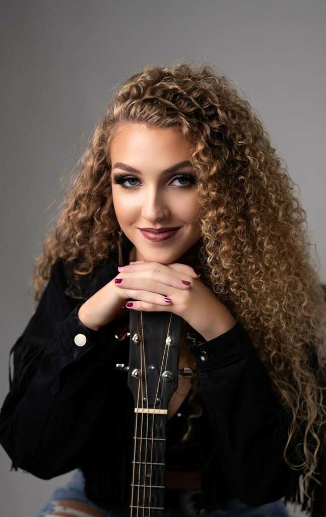 Meet Sydney Hansen – CanvasRebel Magazine