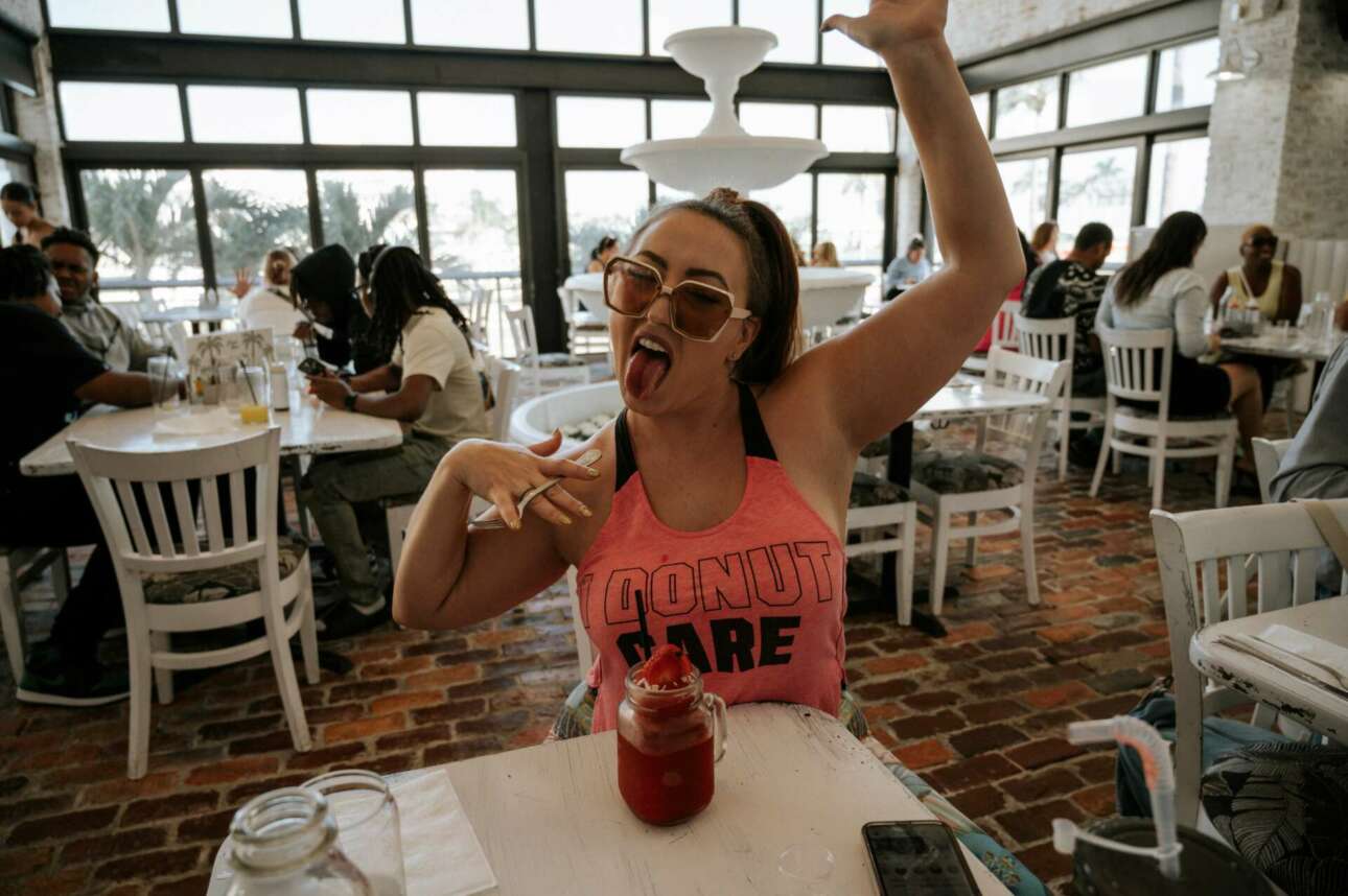 Meet Lisa Clontz – CanvasRebel Magazine