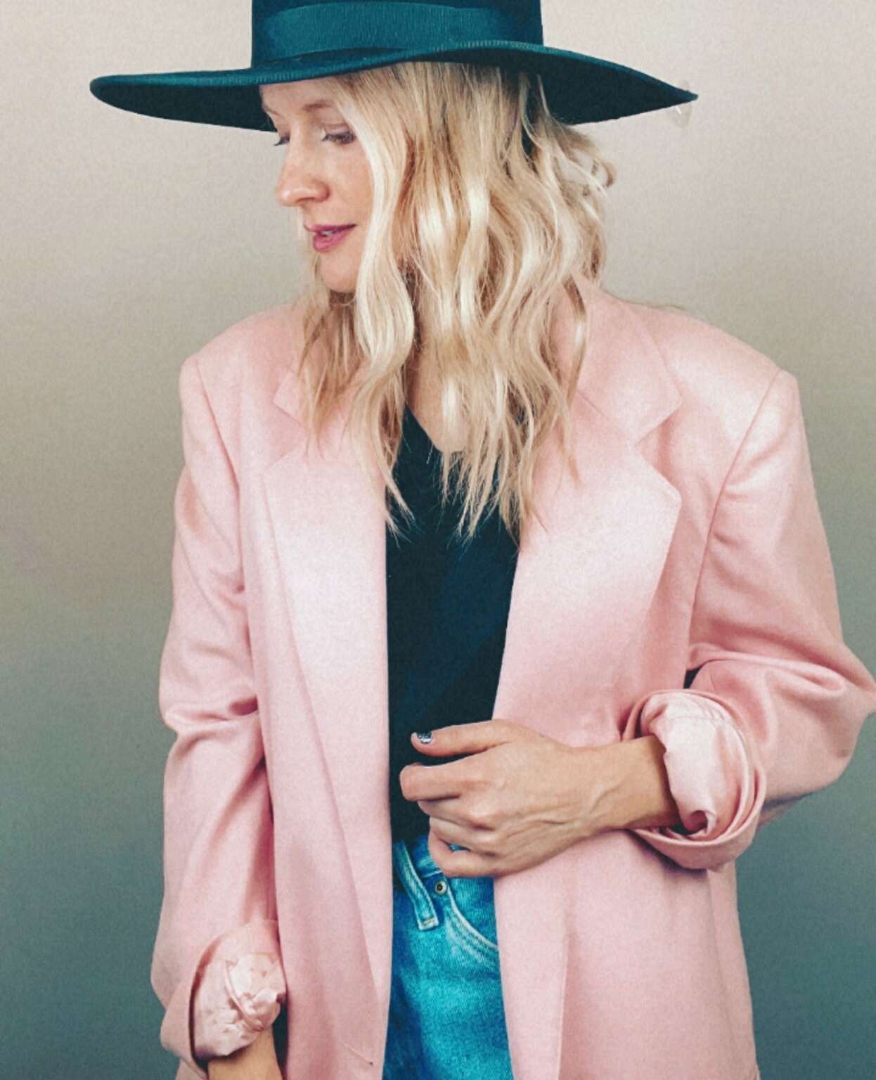 Meet Nikki Stephens - CanvasRebel Magazine