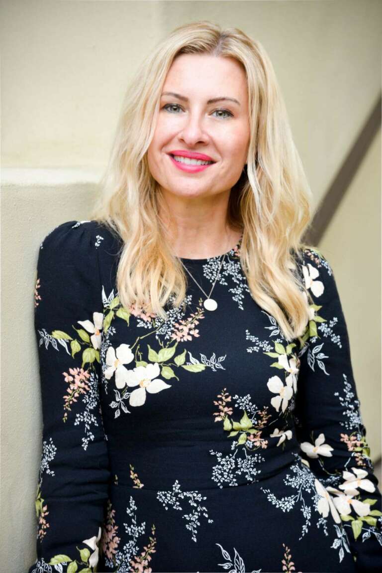 Meet Anna Crowe – CanvasRebel Magazine