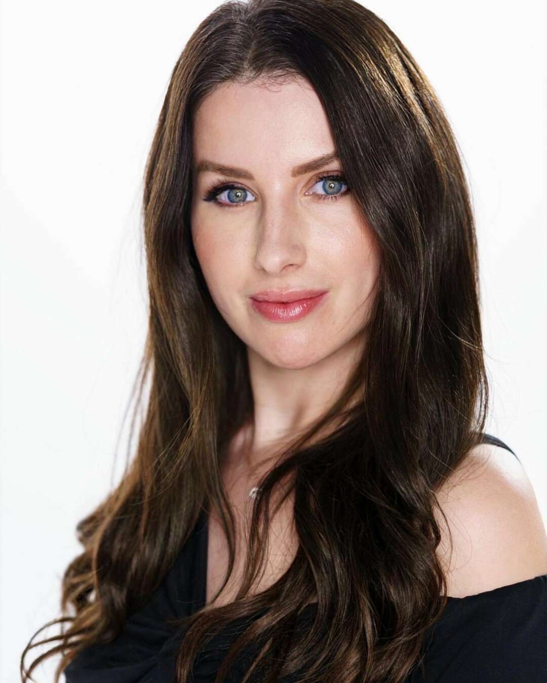 Meet Ellie Lambert – CanvasRebel Magazine