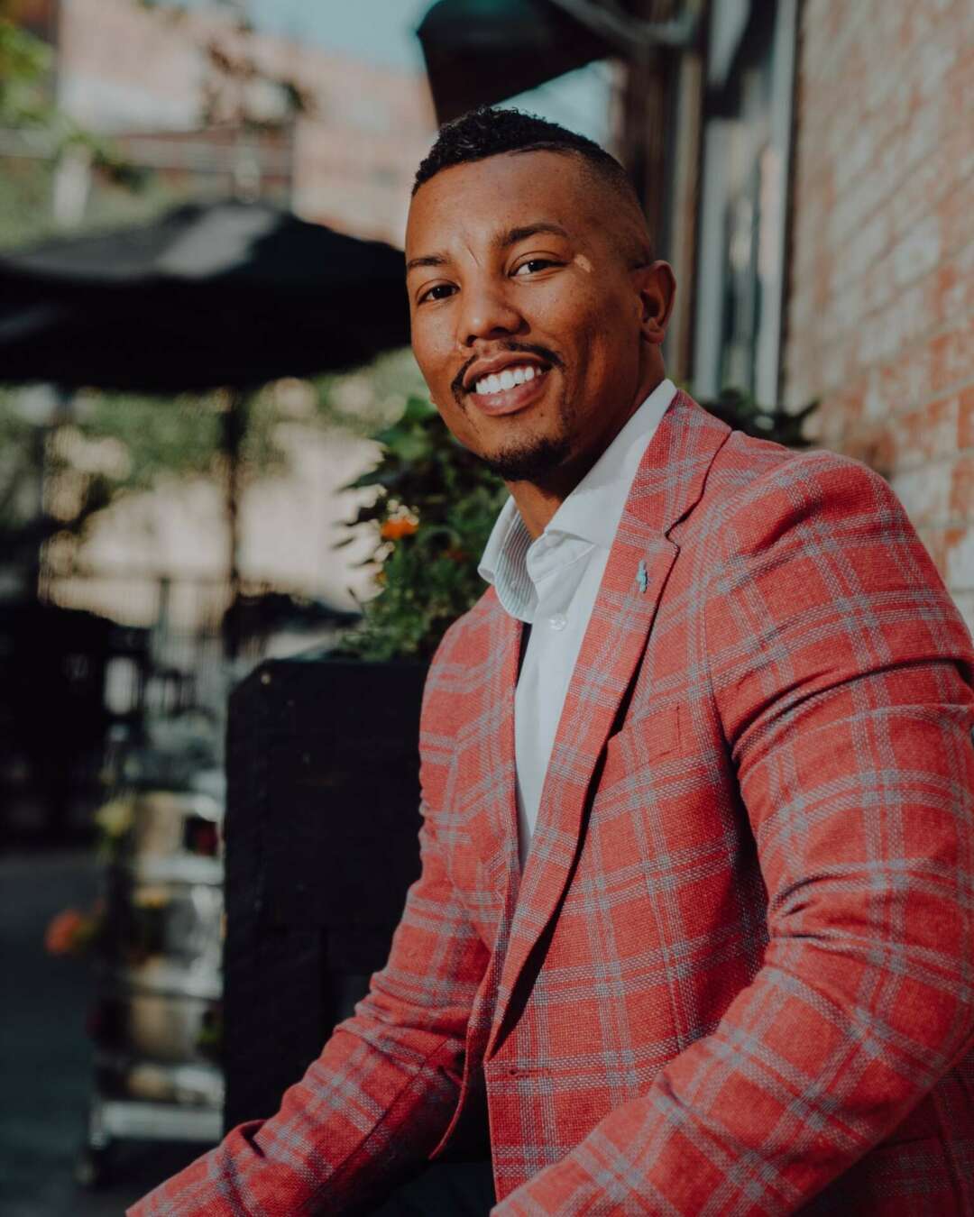 Meet Andrew Barlowe – CanvasRebel Magazine