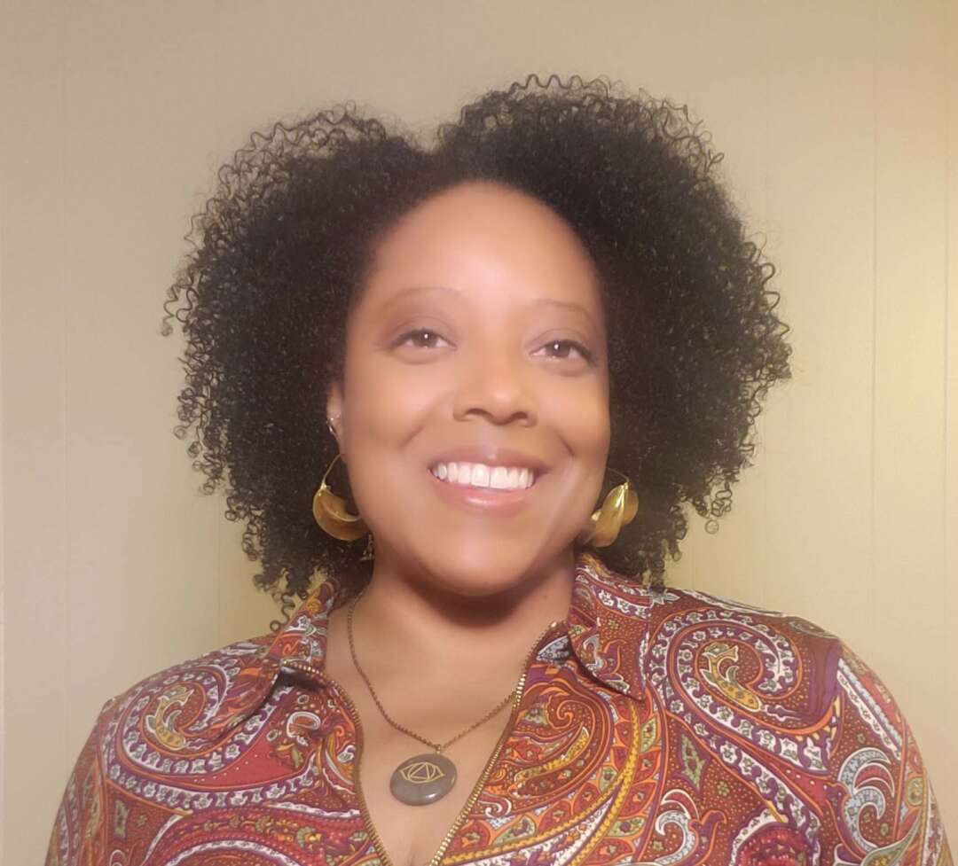 Meet Erin Lewis - CanvasRebel Magazine