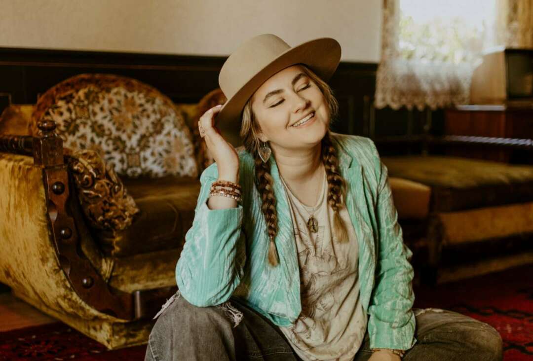 Meet Mia Montero – CanvasRebel Magazine