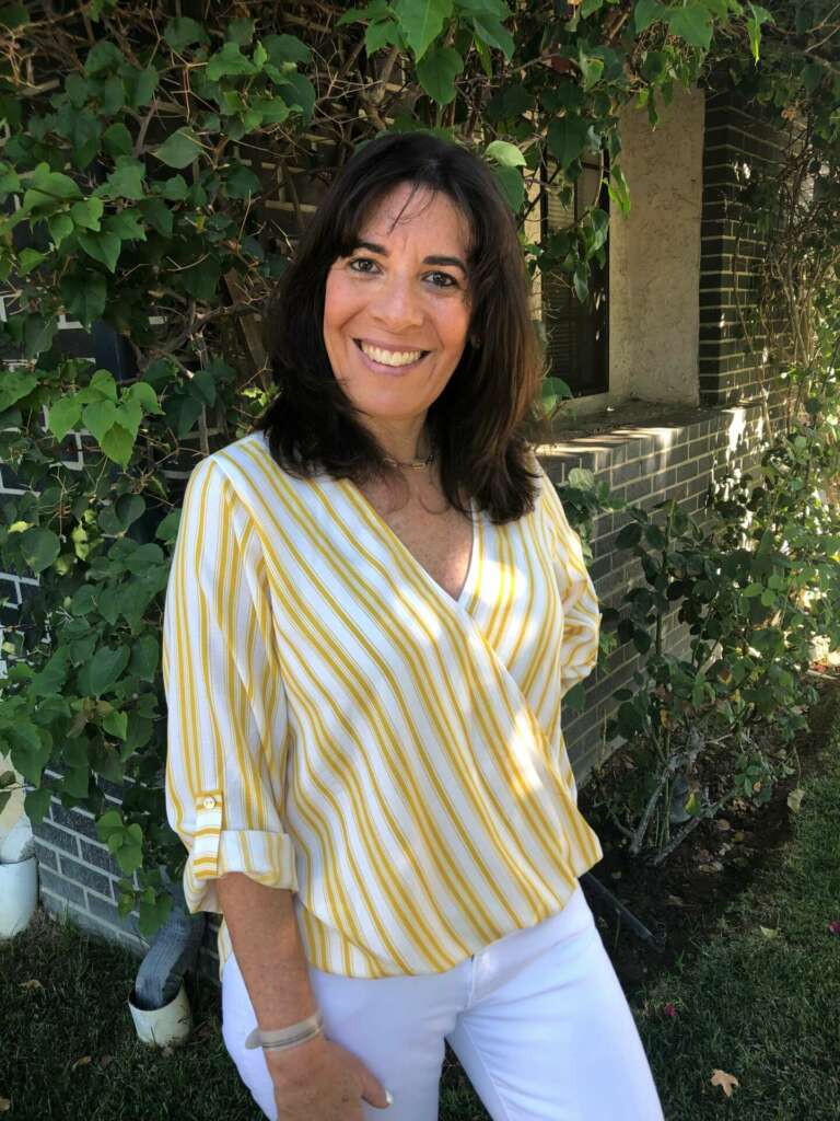 Meet Ashley Kravitz – CanvasRebel Magazine