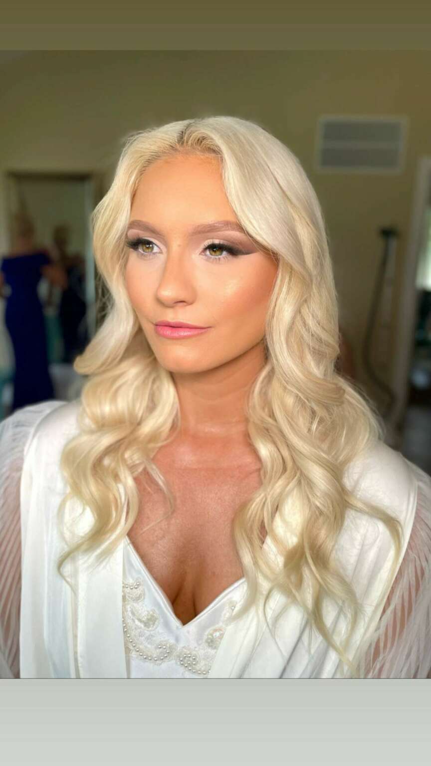 Meet Ashley Marie Gallo – CanvasRebel Magazine