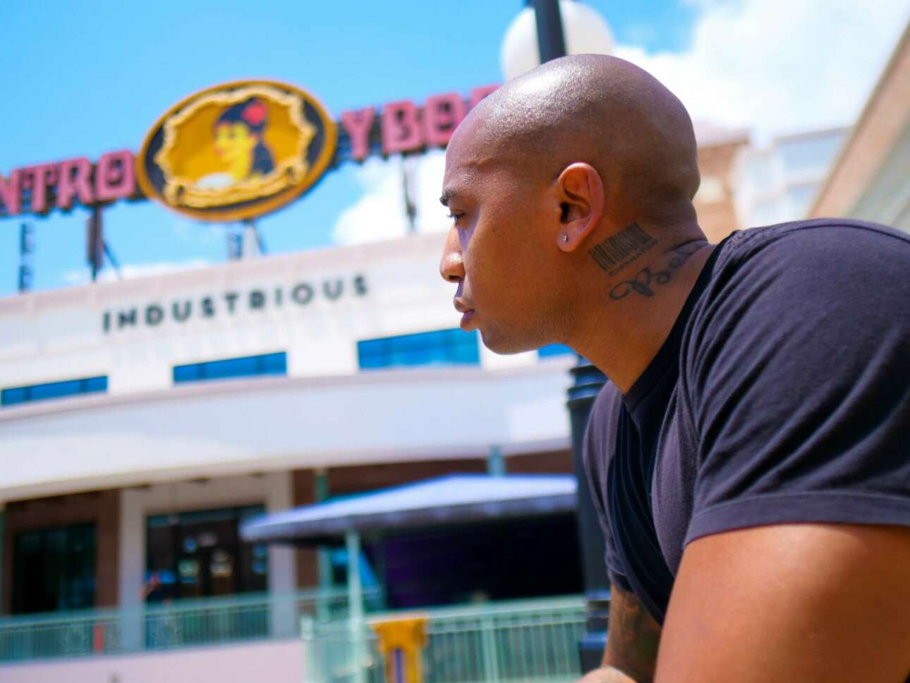 Meet Devon Carr - CanvasRebel Magazine