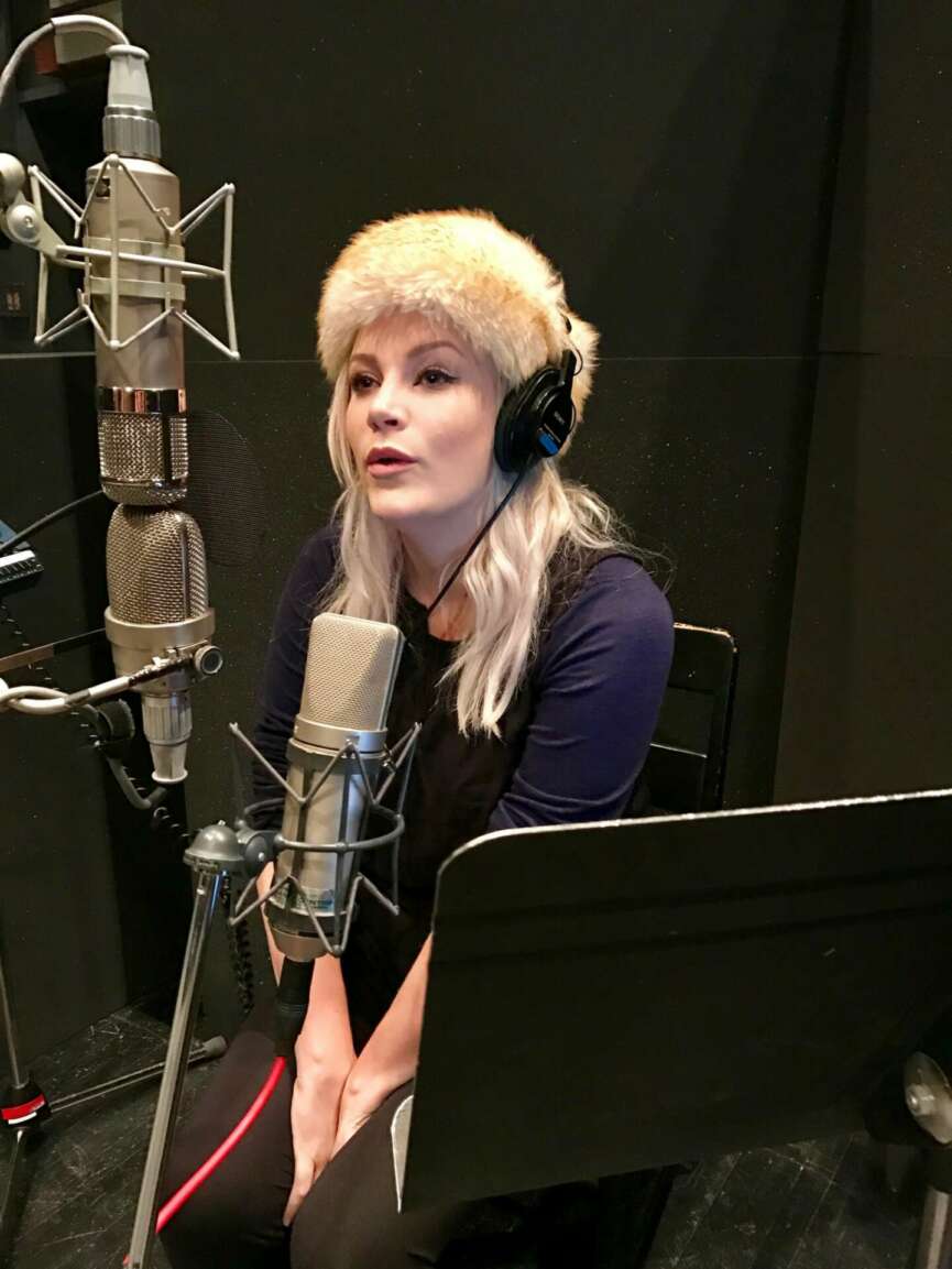 Meet Lisa Crawley – CanvasRebel Magazine