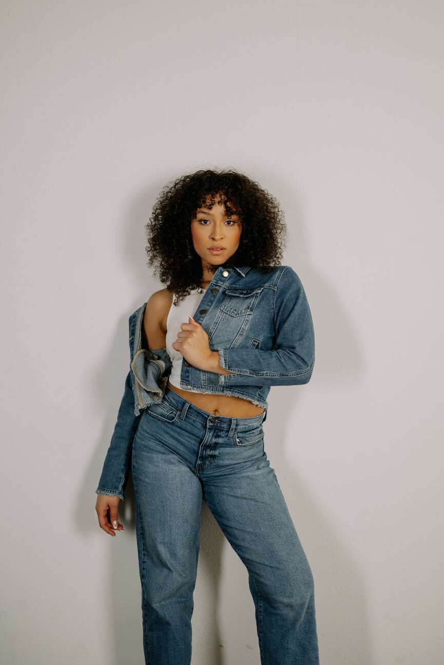 Meet Tianna Williams – CanvasRebel Magazine