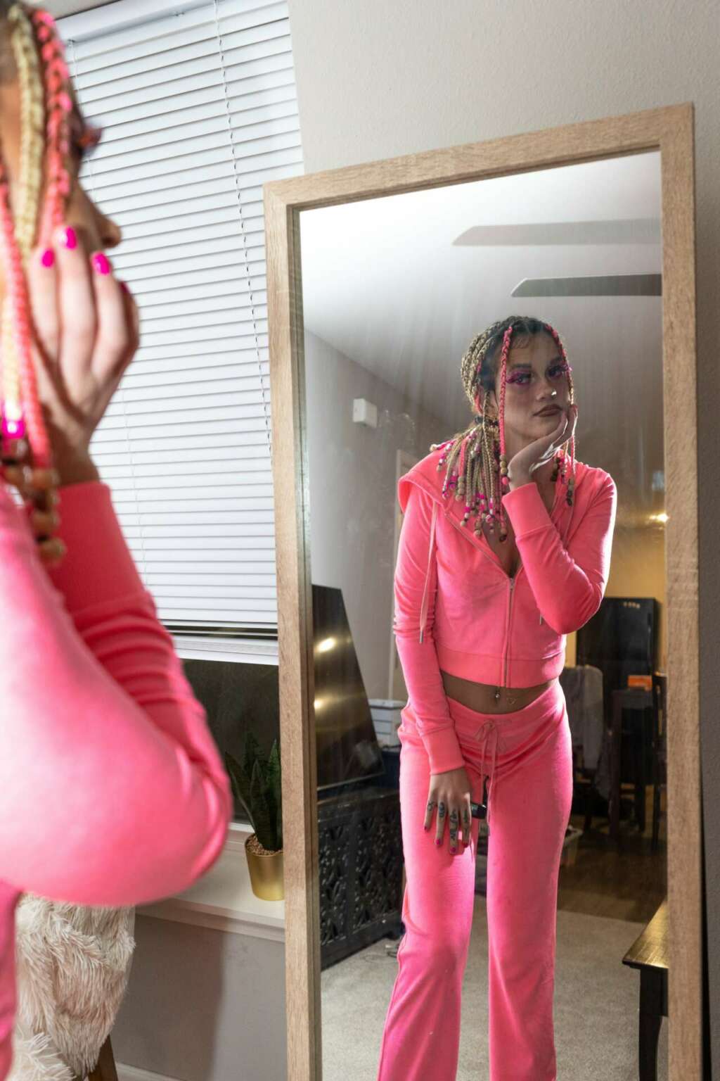 Meet Victoria Rios – CanvasRebel Magazine