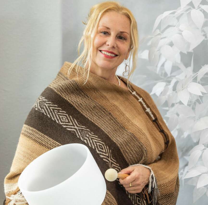 Meet Amy Reynolds – CanvasRebel Magazine