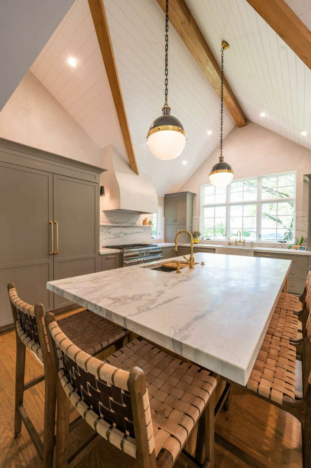 Meet Ashleigh Clark – CanvasRebel Magazine