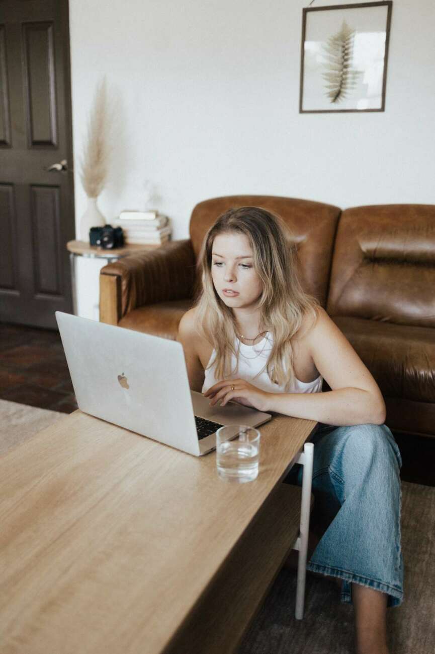 Meet Caroline Polly – CanvasRebel Magazine