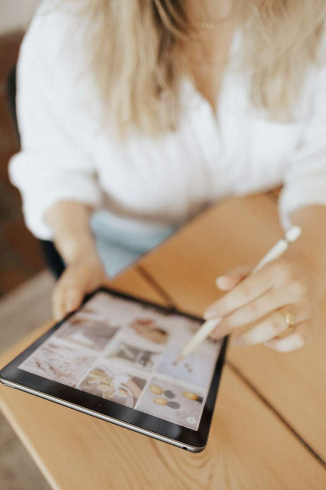 Meet Caroline Polly – CanvasRebel Magazine