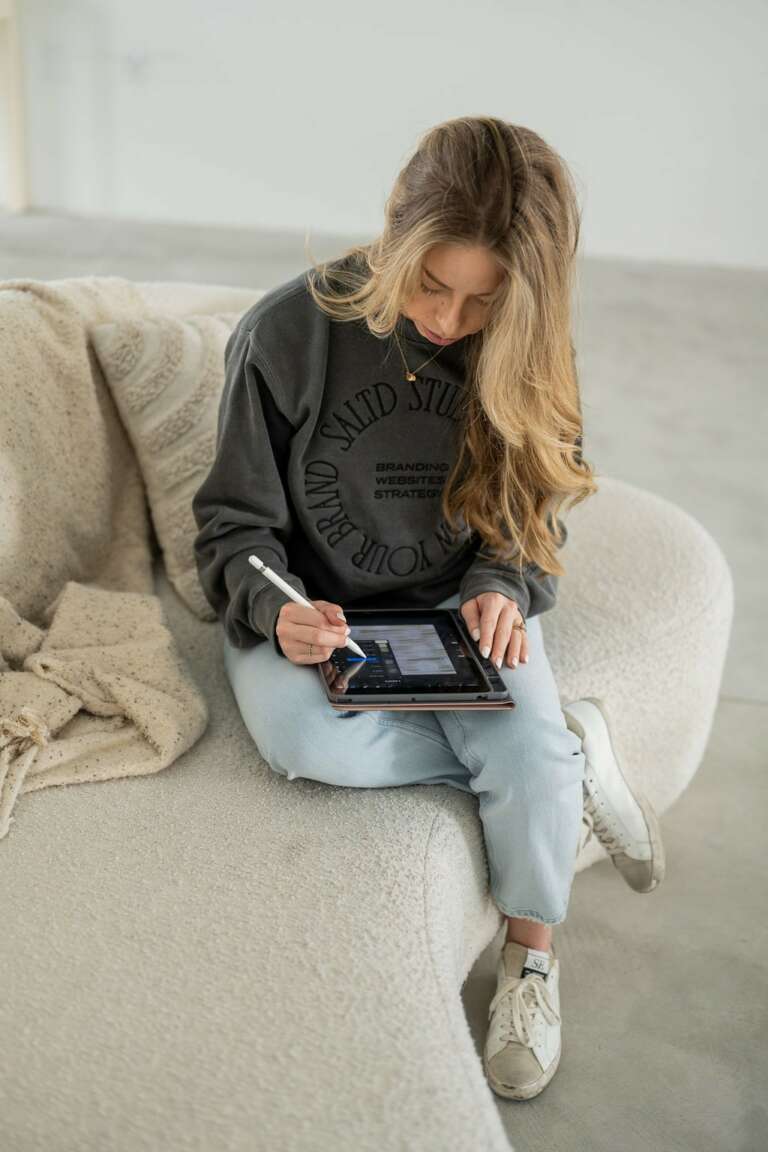 Meet Emma Rodger – CanvasRebel Magazine