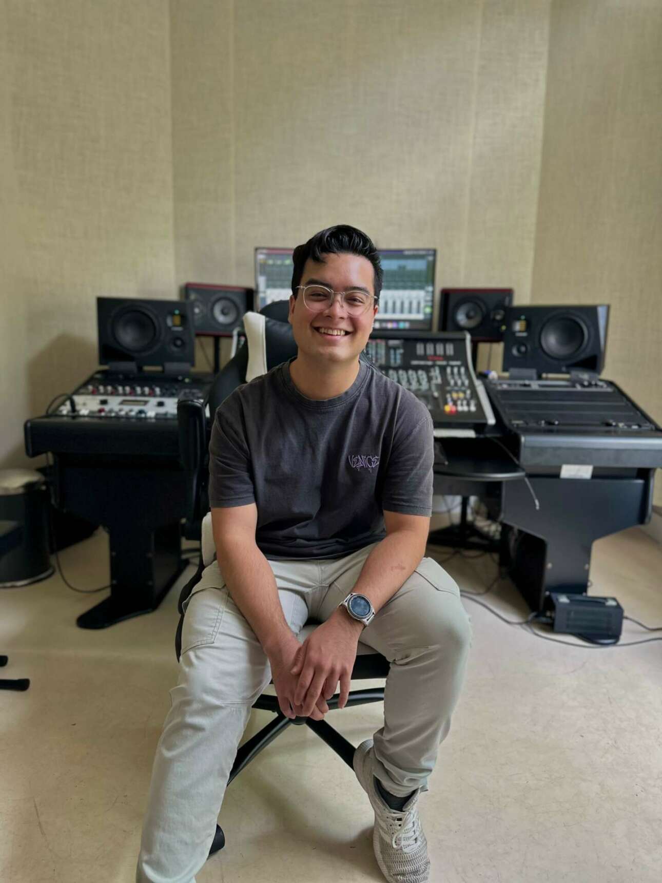 Meet Alejandro Suarez – CanvasRebel Magazine