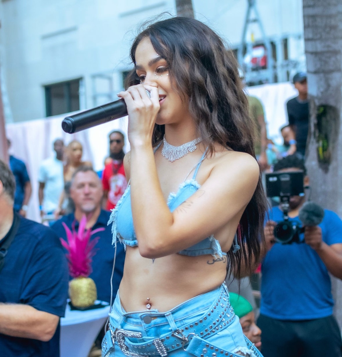 Meet Alyxa Gomez – CanvasRebel Magazine