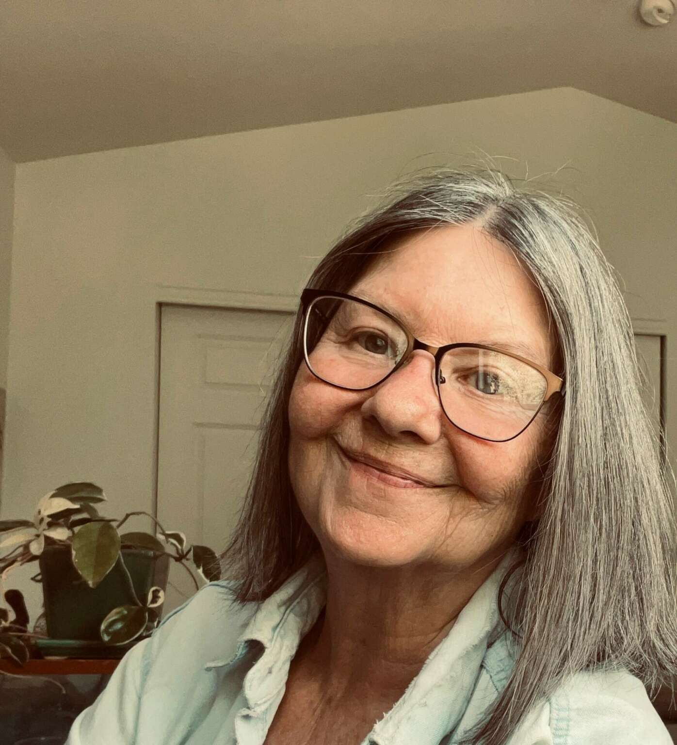 Meet Linda Hart – CanvasRebel Magazine
