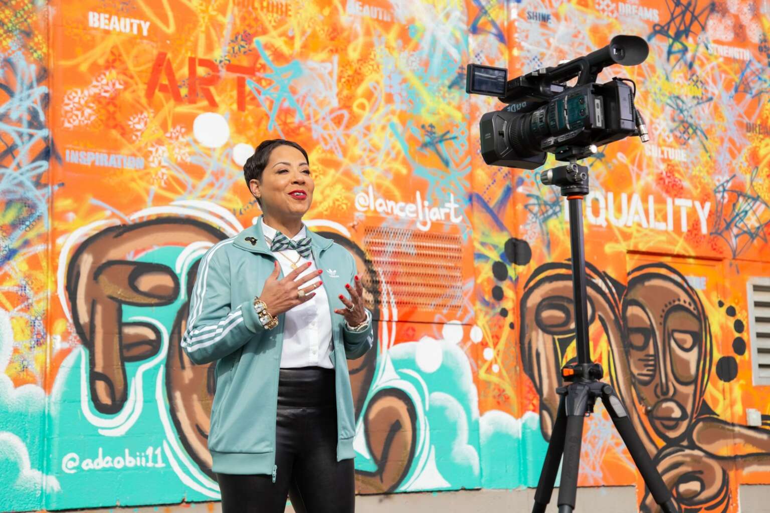 Meet Rae Holloway-Collins – CanvasRebel Magazine