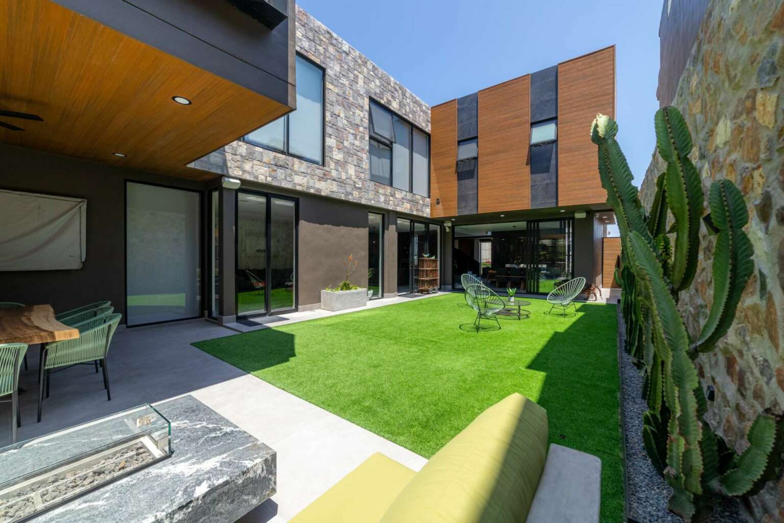 Meet Erika Lin – CanvasRebel Magazine