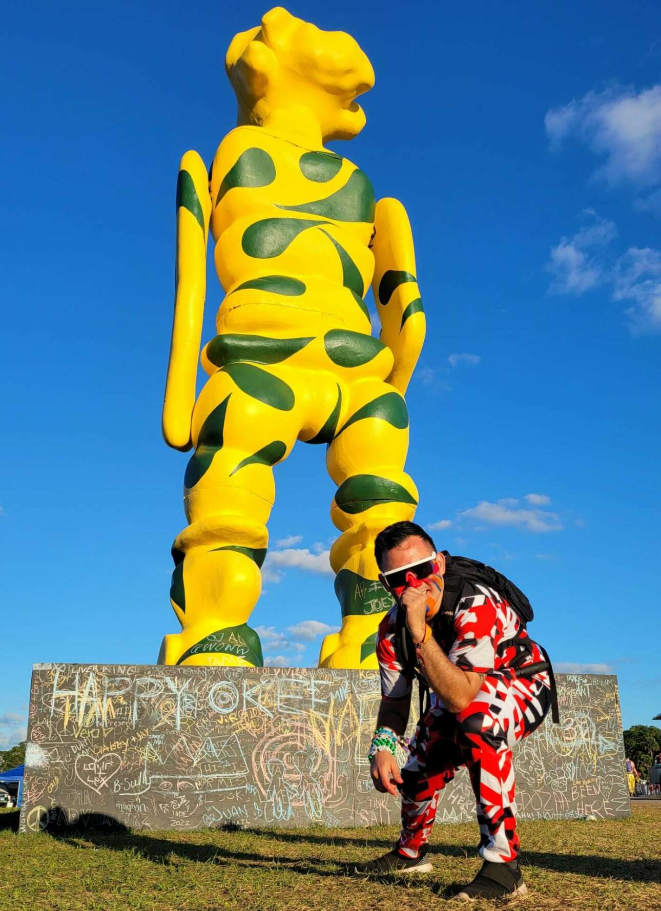 Meet Frisky Hug – CanvasRebel Magazine